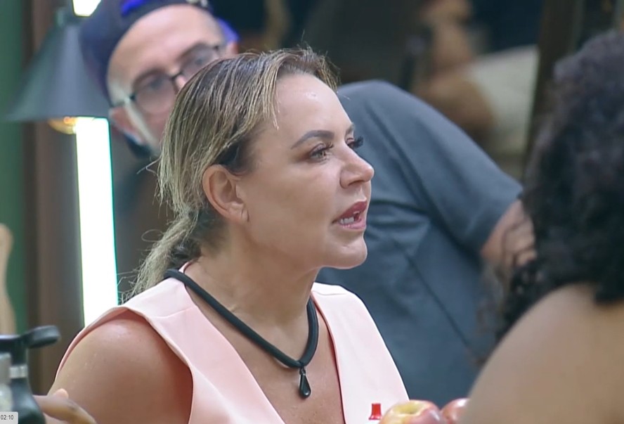 A Fazenda: Flor Fernandez é acusada de racismo, gordofobia e ...
