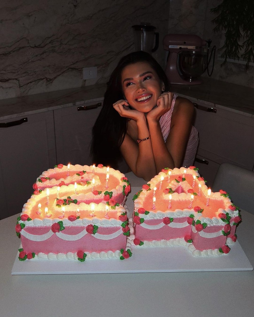 Franciny Ehlke comemora 24 anos com look inspirado em roupa usada na ...