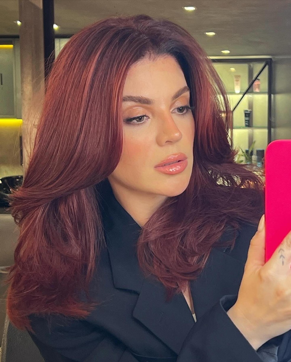 Gkay renova visual e aposta em cor viral para os cabelos