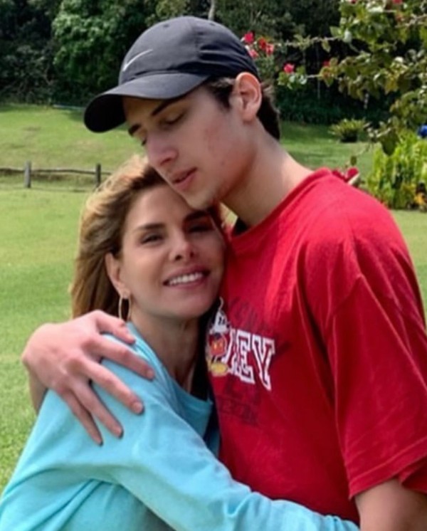 Helena Fernandes parabeniza o filho pelos 22 anos e web elogia: 'Que ...