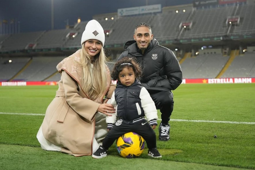 Raphinha e esposa falam sobre interesse do filho de 2 anos pelo futebol ...