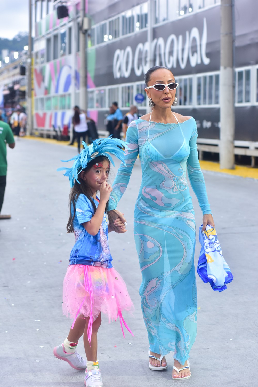 Zoe, filha de Sabrina Sato, segue os passos da mãe e faz sua estreia na ...