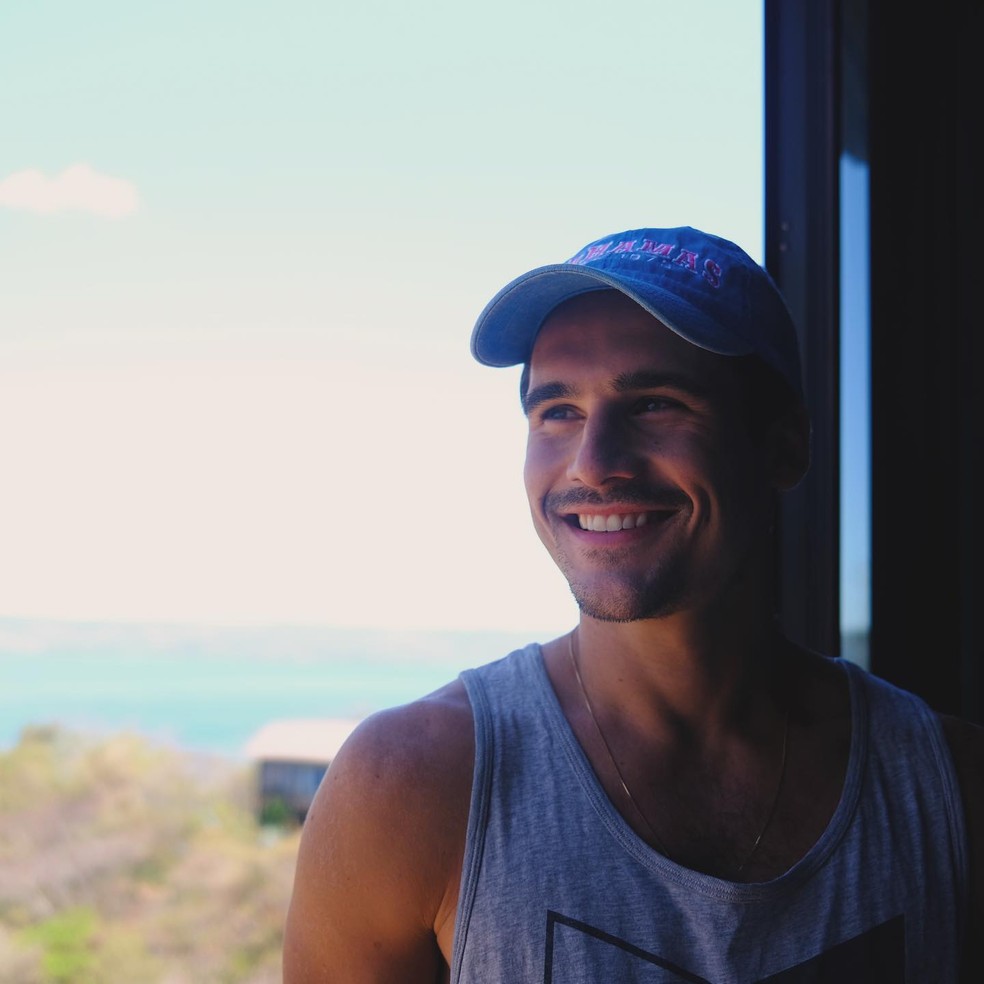 Nicolas Prattes exibe fotos inéditas de viagem com Sabrina Sato; veja