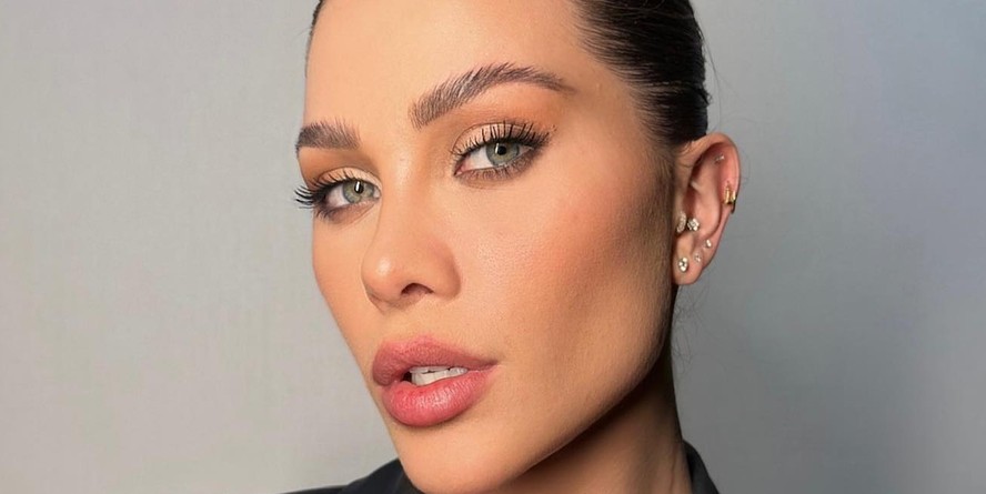 Flavia Pavanelli mostra rosto com dermatite: 'Não aparecia há 10 anos'