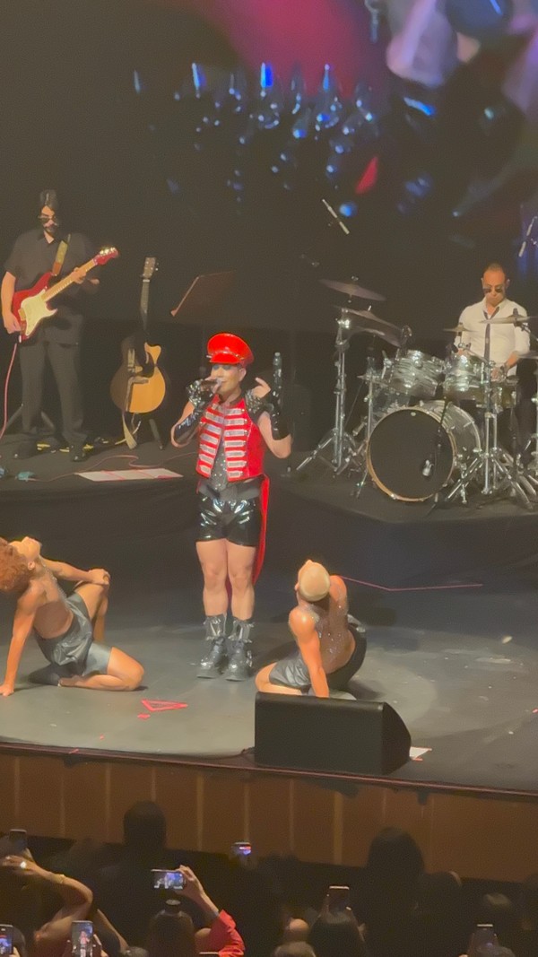 Christian Chávez faz show intimista da 'Para Siempre Tour' em São Paulo