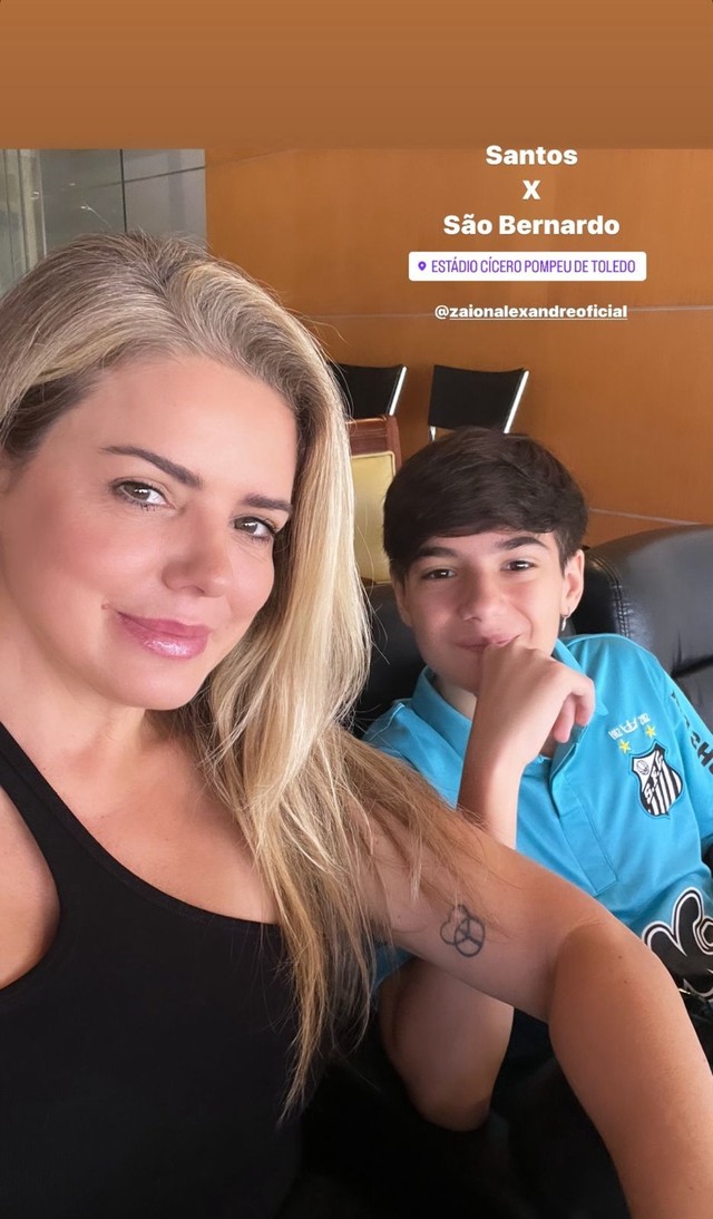 Mari Alexandre registra 15 anos do filho sem a presença do pai, Fábio Jr.
