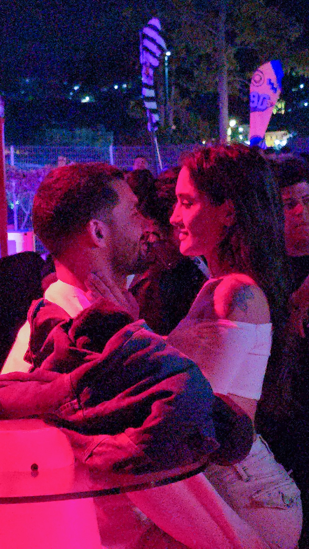 Gabi Melim aparece aos beijos com novo namorado; saiba quem é