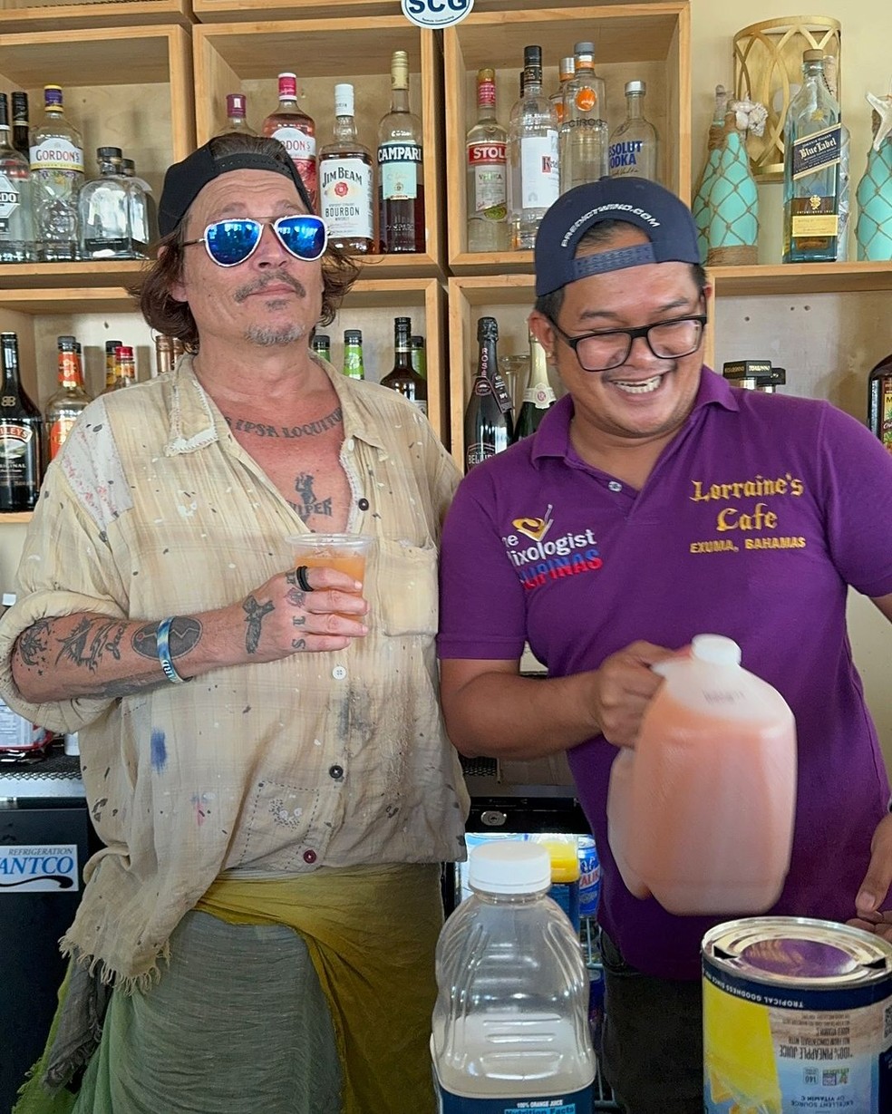 Após dentes 'podres', Johnny Depp exibe sorriso repaginado; compare