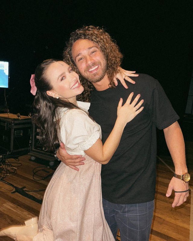 Larissa Manoela celebra 10 meses de casada com André Luiz Frambach