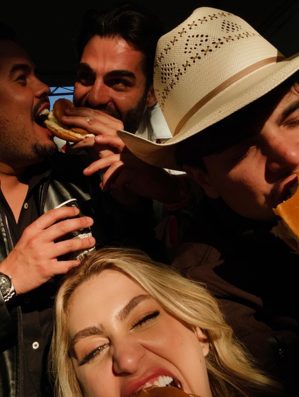 Zé Felipe surge em foto com Duda Bertelli e Ana Castela reage: 'Sejam felizes'