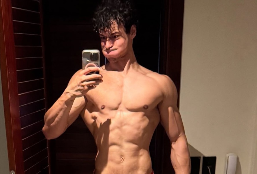 Filho de Carla e Xanddy mostra os músculos em treino de poses de ...