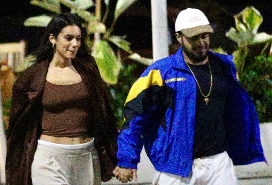 Francisco Gil e namorada, a ex-BBB Alane, são fotografados em quiosque ...