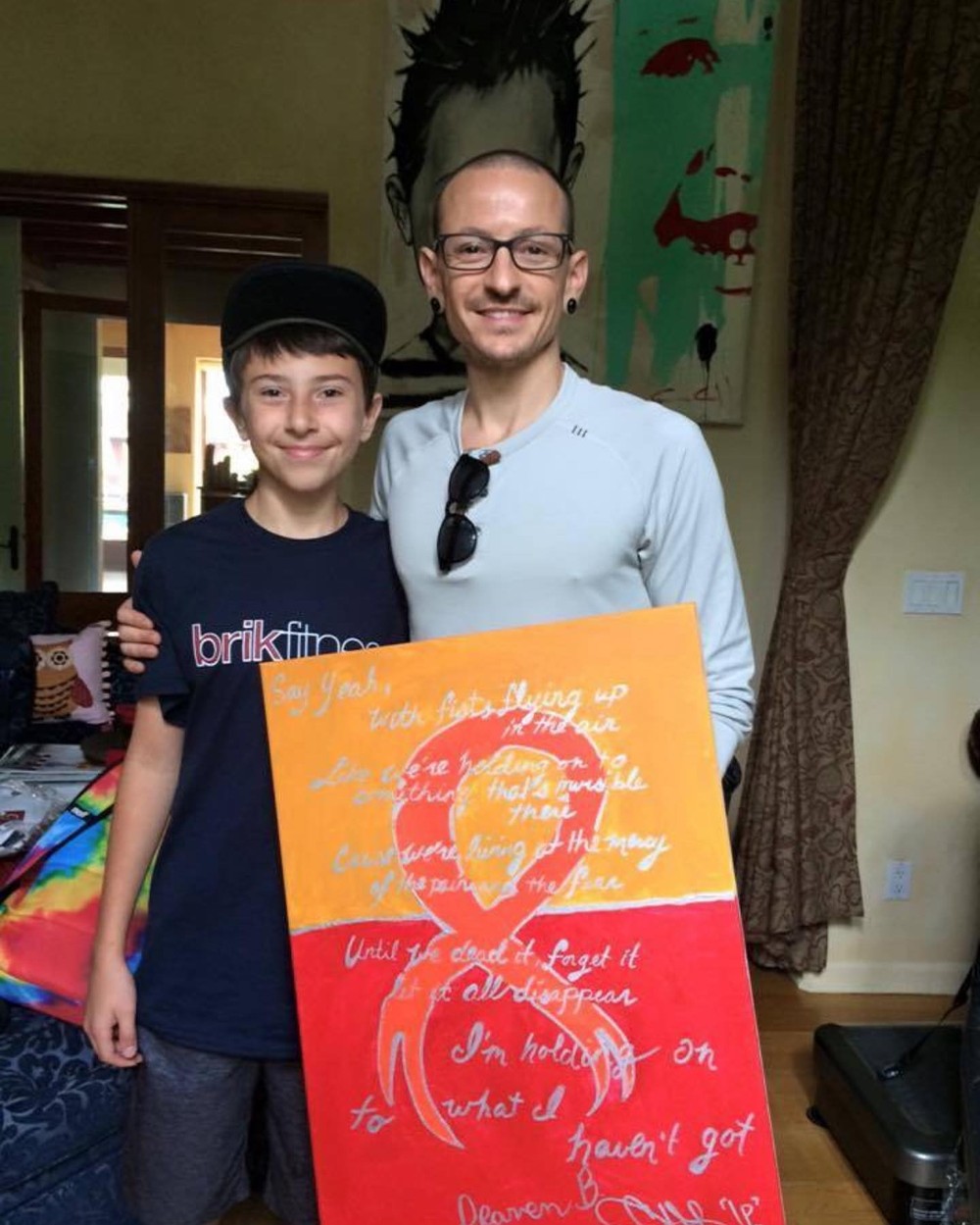 Filha de Chester Bennington, do Linkin Park, revela transição de gênero