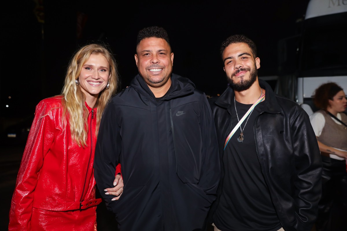 Ronaldo Fenômeno vai com Celina Locks e o filho Ronald ao Lollapalooza