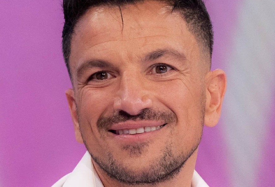 Aos 51, Peter Andre é pai pela 5ª vez e pede ajuda a fãs para escolher ...