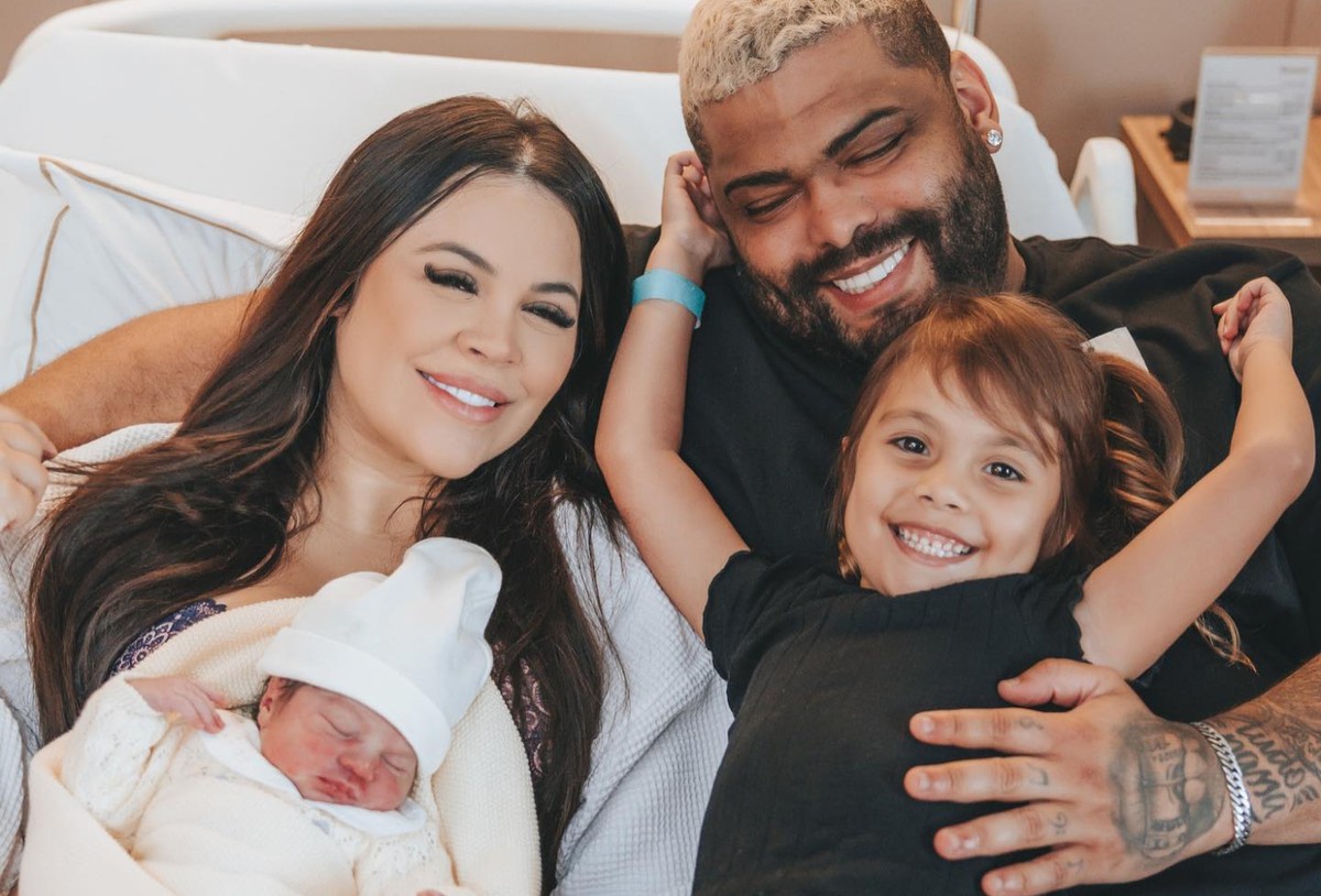 DJ Yuri Martins e Mari Matarazzo anunciam o nascimento da primeira filha, Ísis