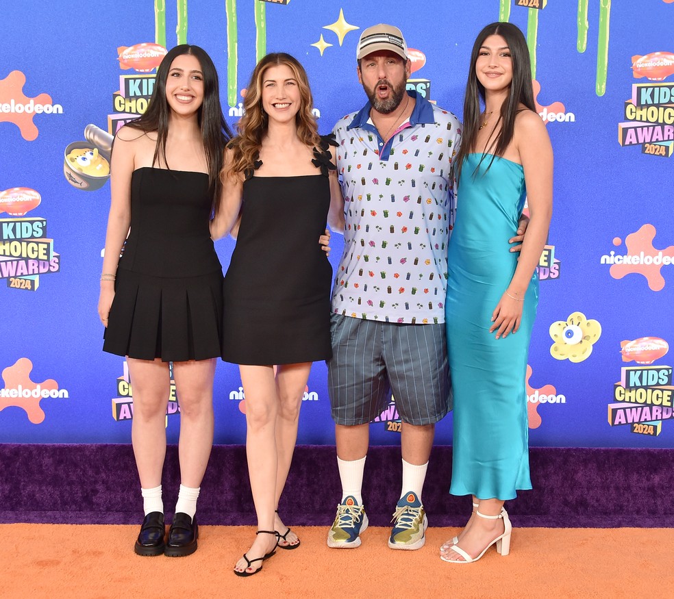 Aos 15 anos, filha de Adam Sandler rouba a cena no red carpet e já está ...