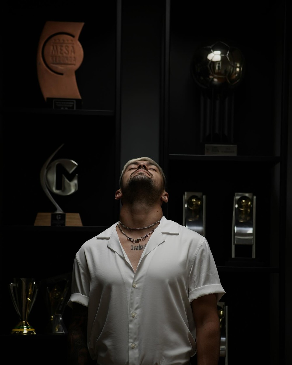 Arrascaeta e Camila Bastiani se casam no civil, e abrem álbum de fotos