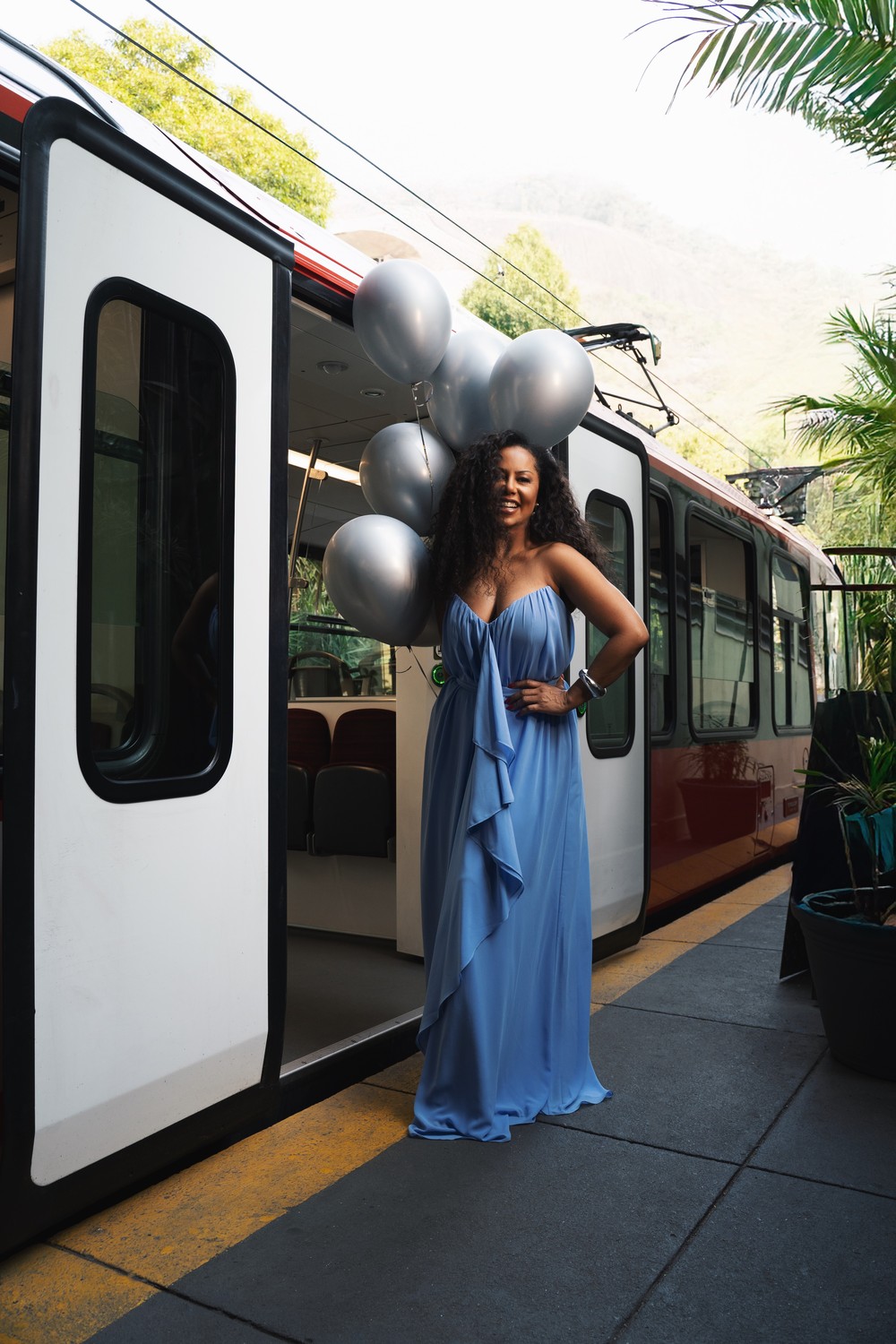 Valéria Valenssa celebra aniversário de 53 anos no Cristo Redentor ...