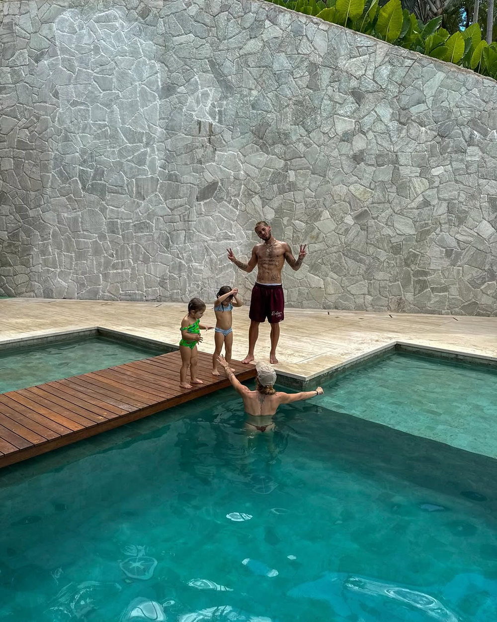 Virginia Fonseca exibe 'shape' em dia de piscina com Zé Felipe e as ...