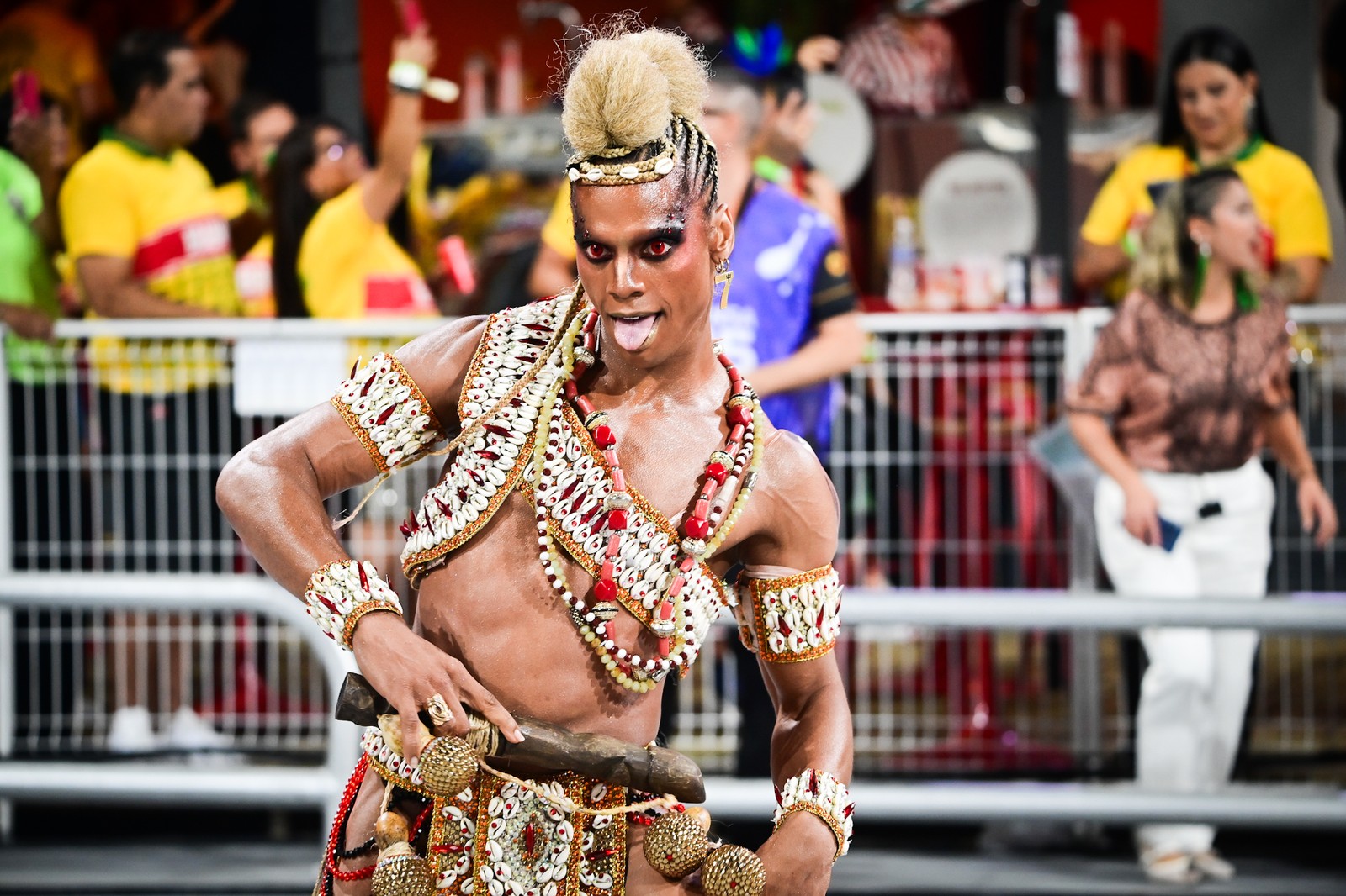 Miss Bumbum e musa da Terceiro Milênio investe R$ 50 mil em fantasia e ...