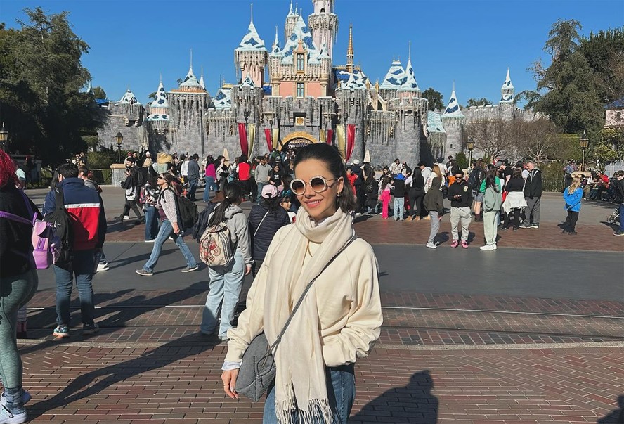 Sandy relembra férias na Disney da Califórnia: 'Me sinto privilegiada'