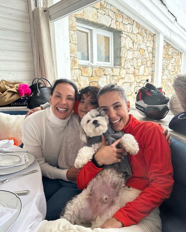 Carolina Ferraz comemora os 8 anos da filha, Isabel