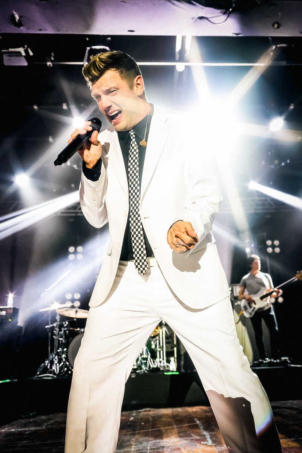 Nick Carter agradece apoio de fãs em show de SP após morte de irmã ...