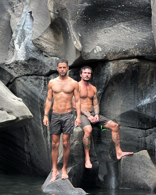 Ex-BBBs Matheus Lisboa e Alan Possamai mostram corpos sarados: 'Não somos um casal'