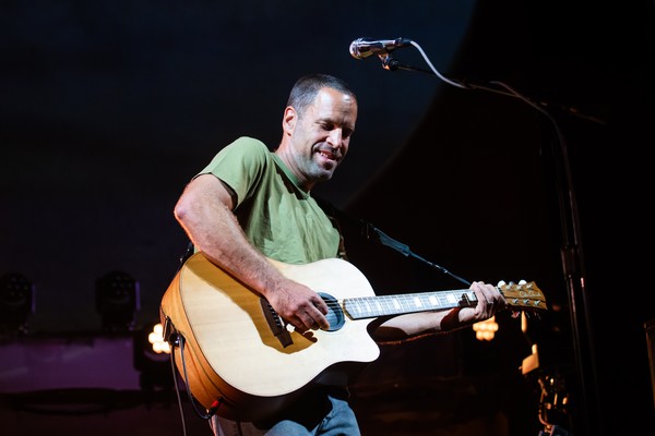 Jack Johnson se apresenta em São Paulo com hits e simplicidade contagiante
