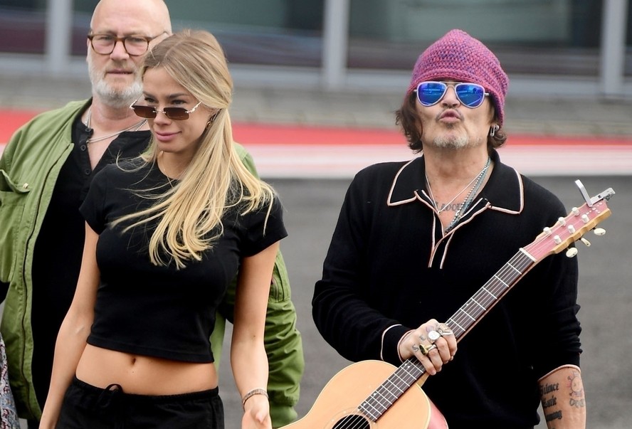 Johnny Depp E Namorada 2024 Johnny Depp E Penélope Cruz Se Reúnem Em 0205