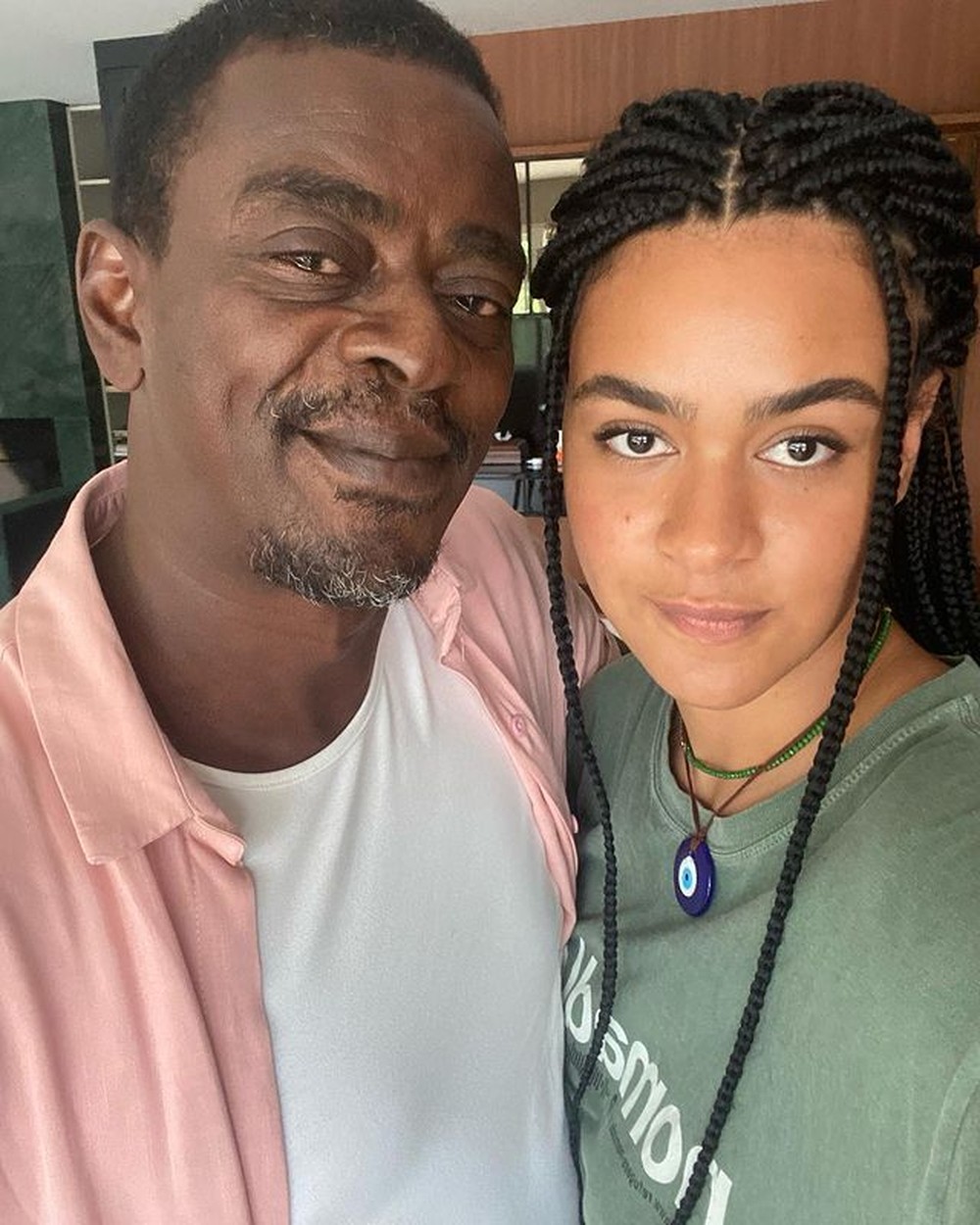 Seu Jorge celebra os 20 anos da filha com texto emocionante