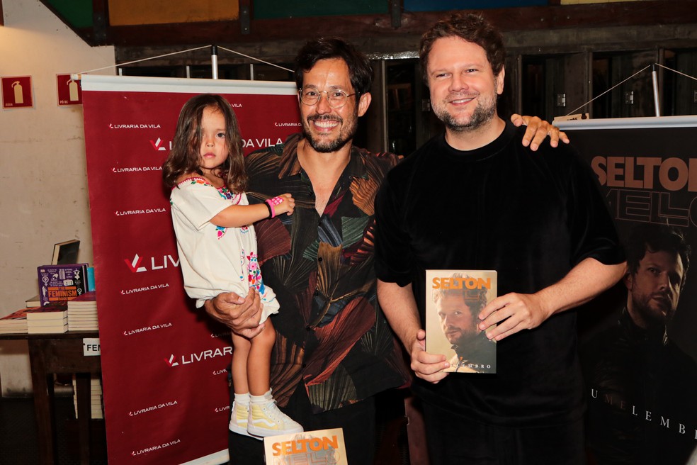 Selton Mello chora ao falar pela 1ª vez sobre Alzheimer da mãe, que inspirou biografia