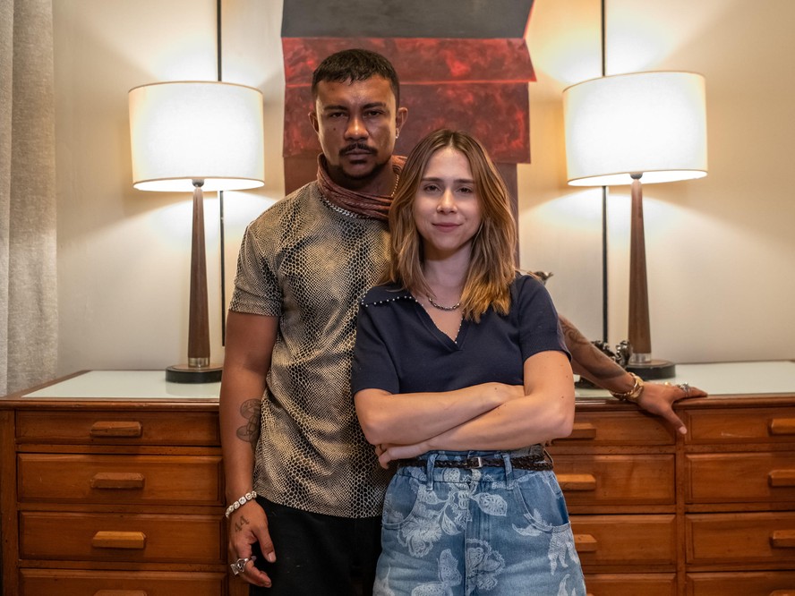 Daphne Bozaski e Xamã gravam cena do primeiro beijo de Lucélia e Bagdá ...