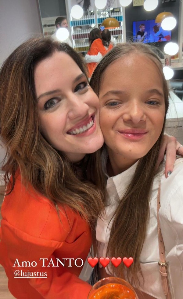 Rafa Justus faz tour por 'bar de beleza' da irmã; assista