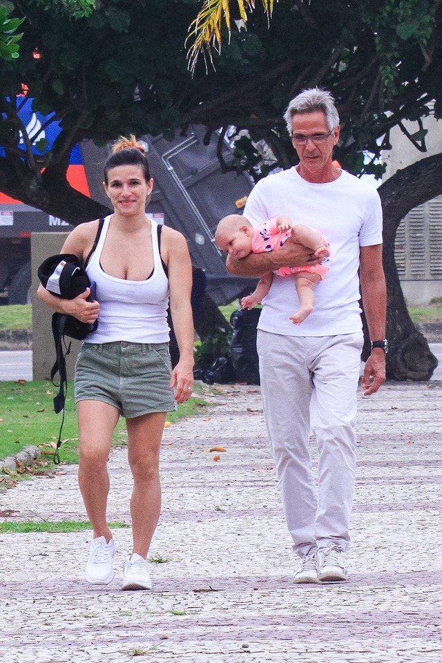 Jade Barbosa dá raro passeio pela orla da Barra da Tijuca acompanhada ...