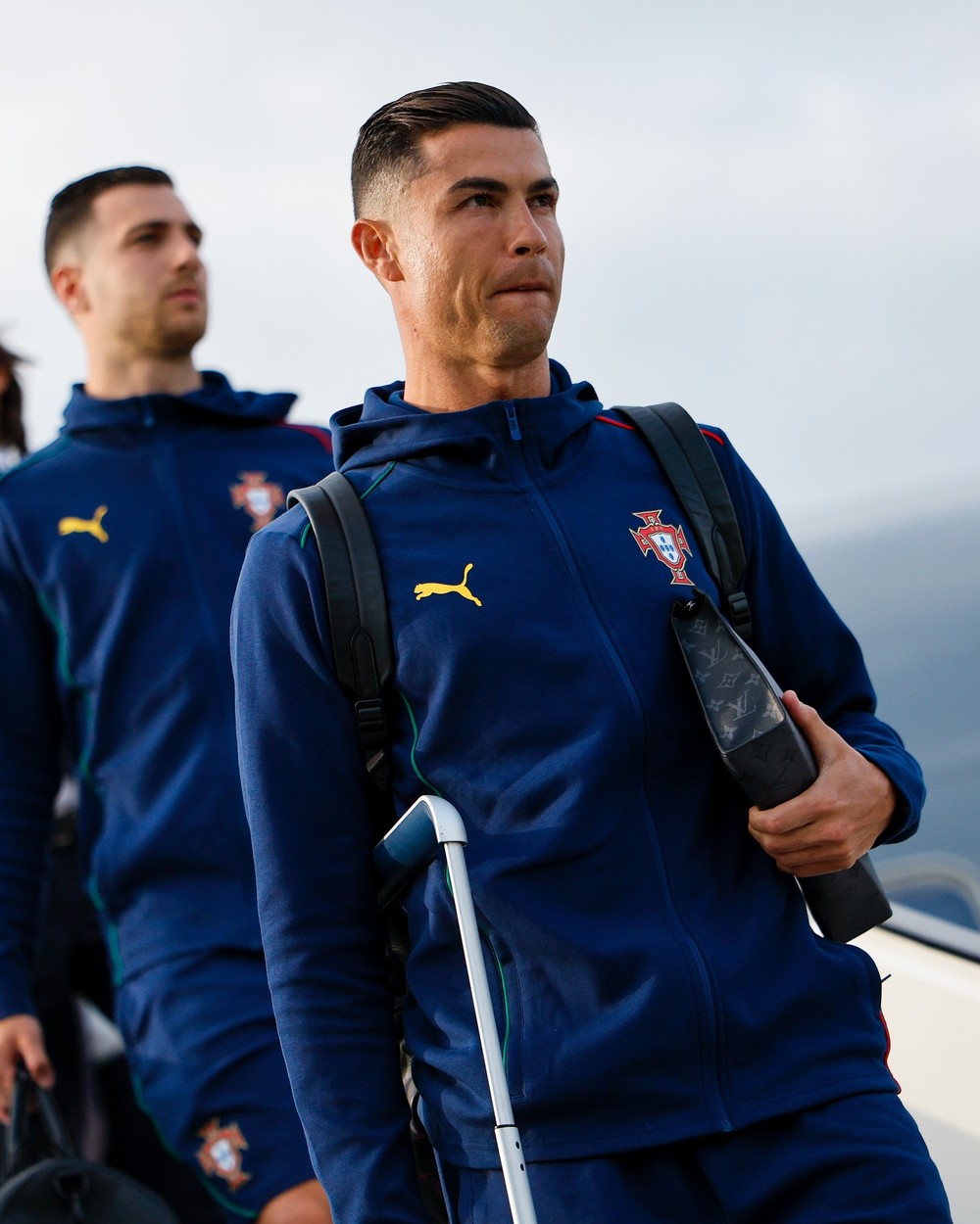 Cristiano Ronaldo exibe simpatia ao atender fãs na Alemanha; fotos
