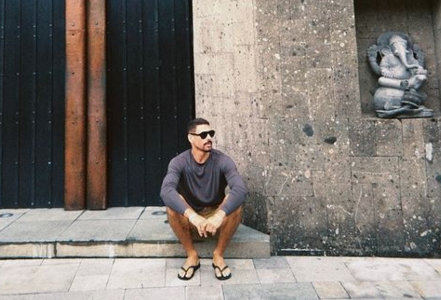 Cauã Reymond mostra momentos de viagem pela Indonésia