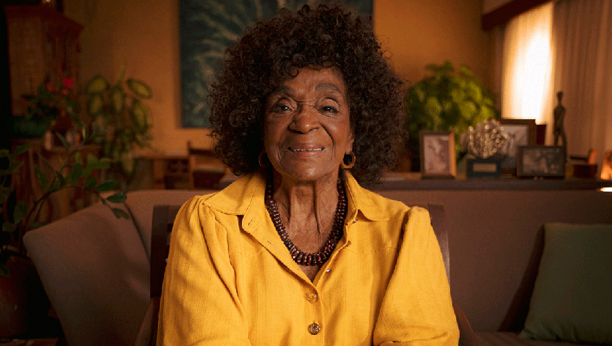 'Domingão com Huck' homenageia Léa Garcia no quadro 'Linha do Tempo'