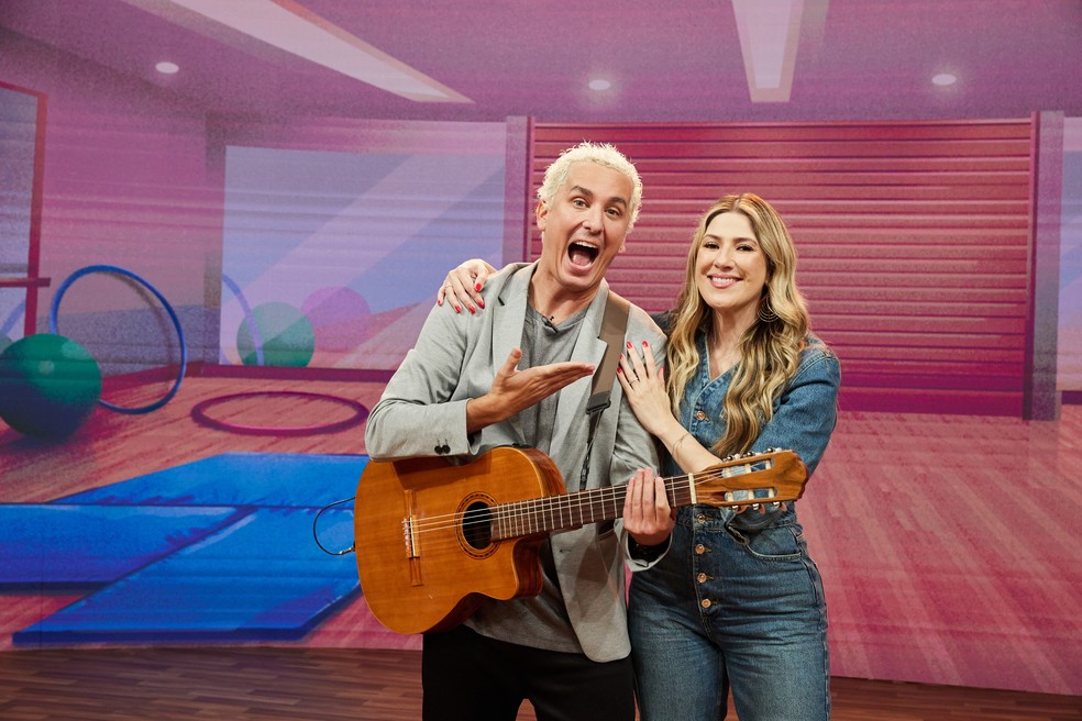 Dani Calabresa grava participação em 'Portugal Show' com Rafael Portugal