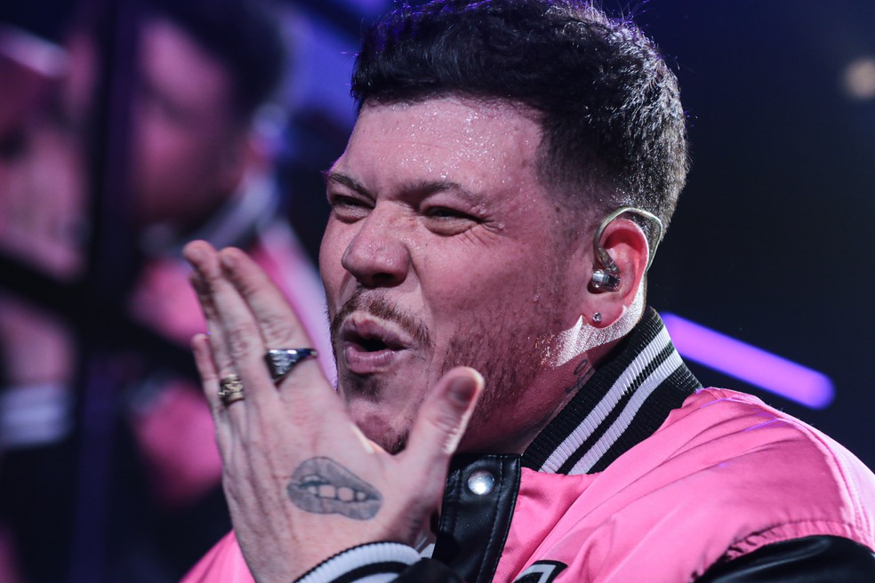 Ferrugem recebe a mulher e as filhas ao gravar DVD pelos 10 anos de ...