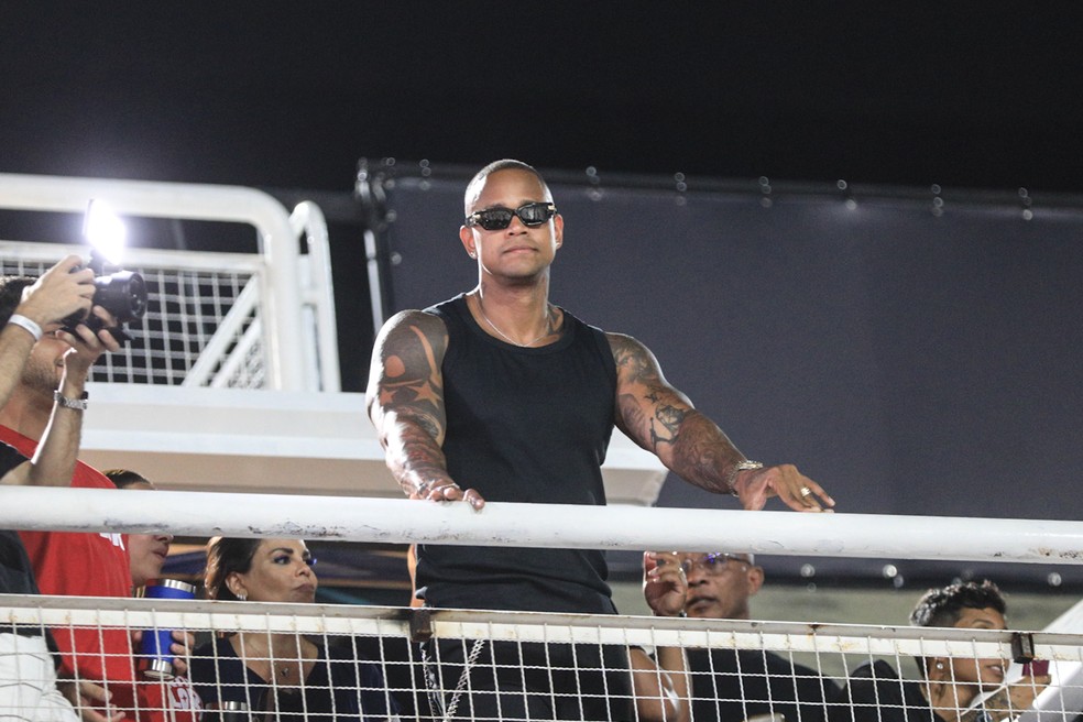 Lore Improta se diverte ao ver filha usando sua fantasia de Carnaval ...