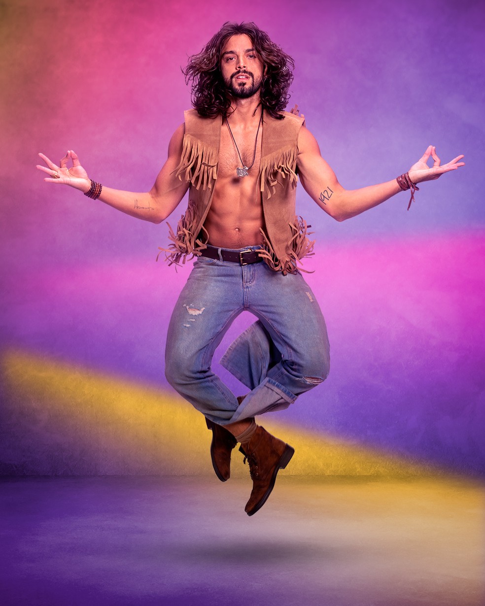 Rodrigo Simas sobre nu frontal durante 'Hair': 'É bom quando nossa autoestima está boa'