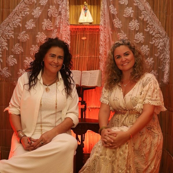 Cantora Joanna posta fotos raras com a esposa no Círio de Nazaré