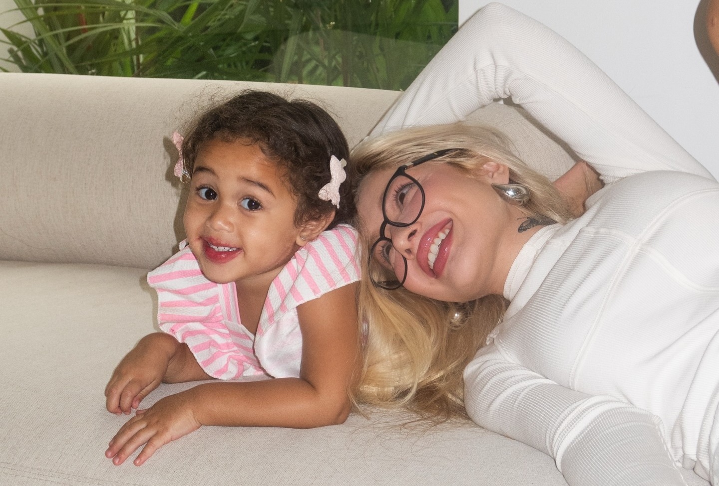 Karoline Lima fala sobre lutar pelos direitos da filha: 'É instintivo'