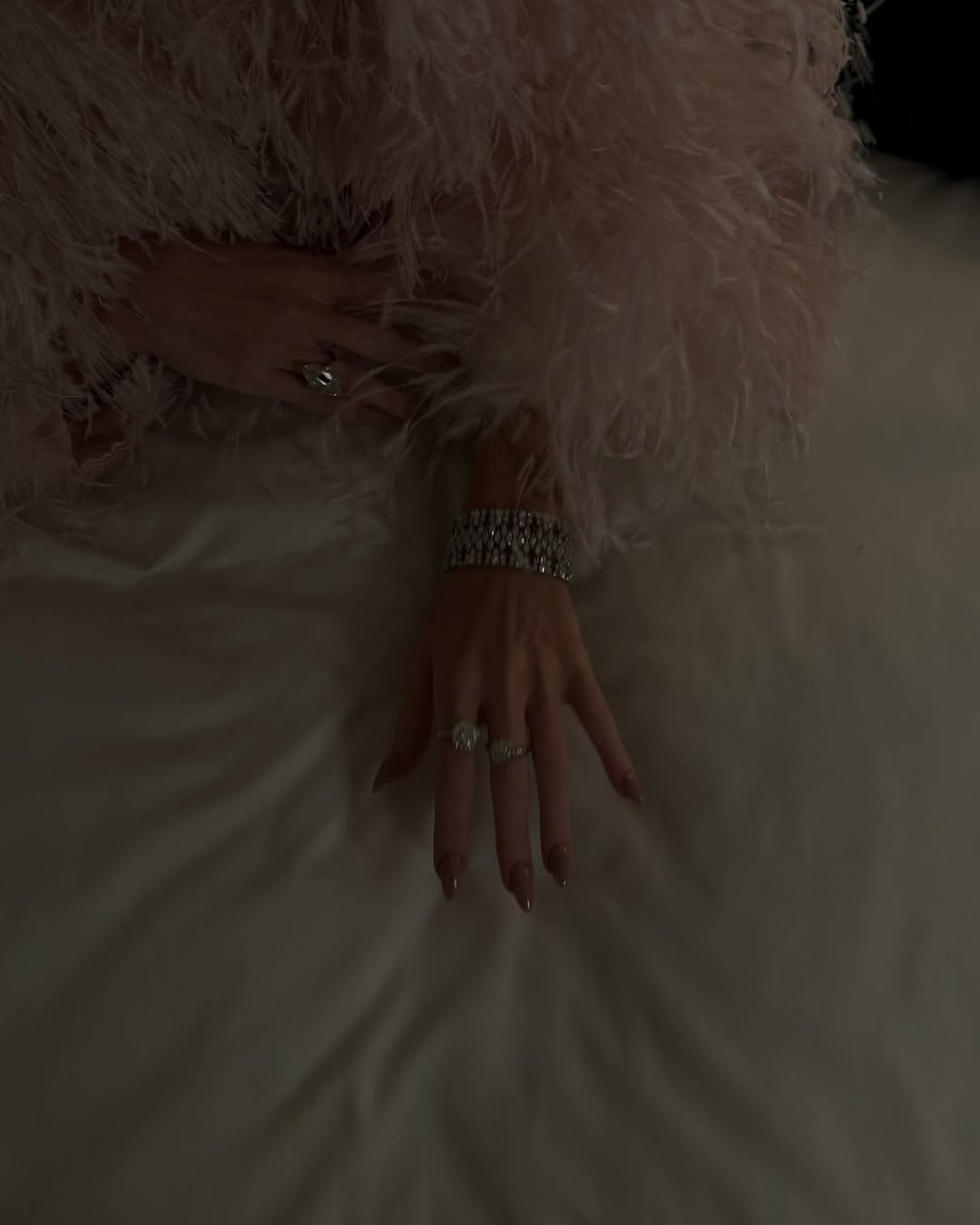 Marina Ruy Barbosa abre álbum de fotos em Cannes e arranca suspiros: 'Musa'