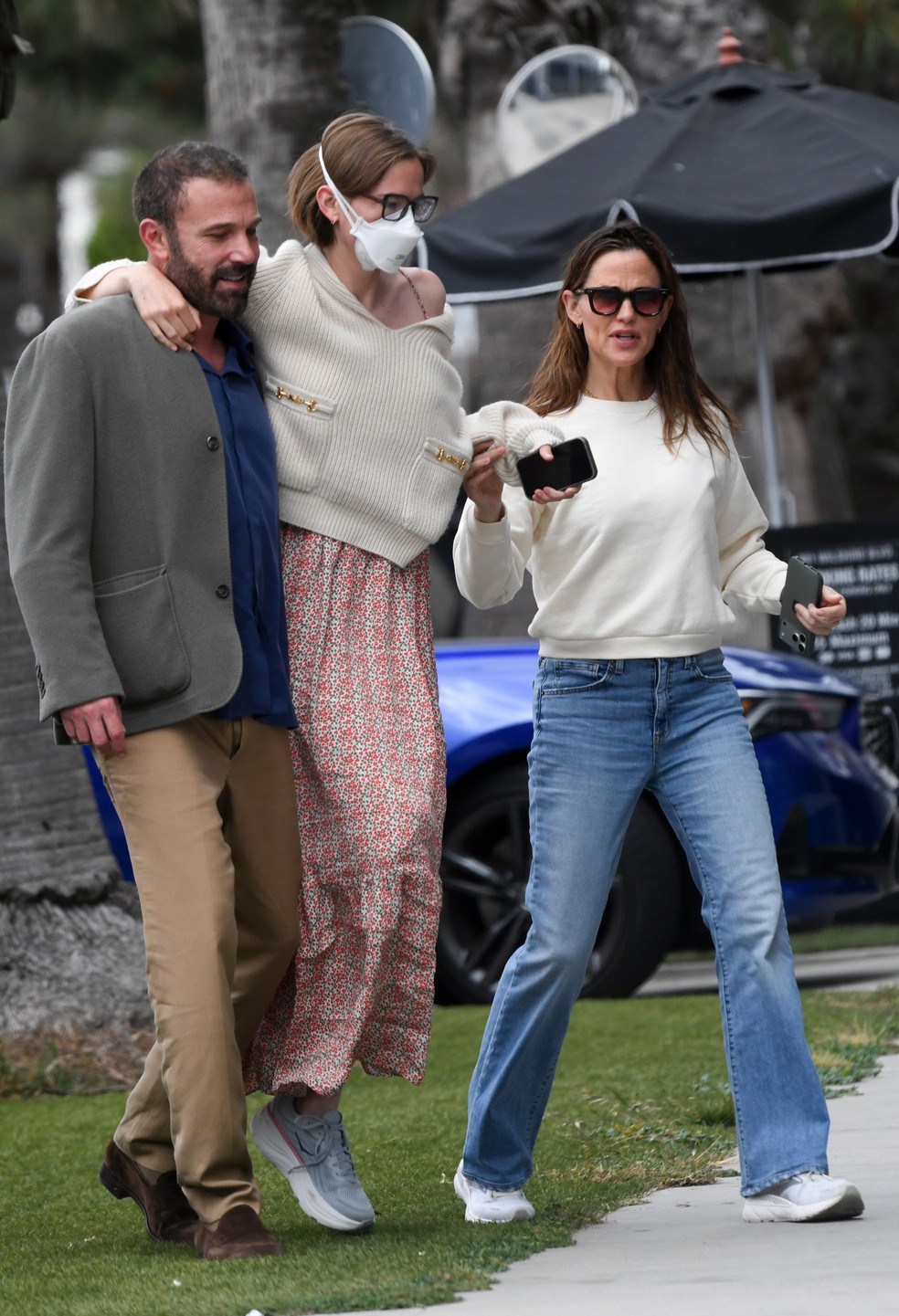 Ex-casal, Ben Affleck e Jennifer Garner amparam a filha após acidente