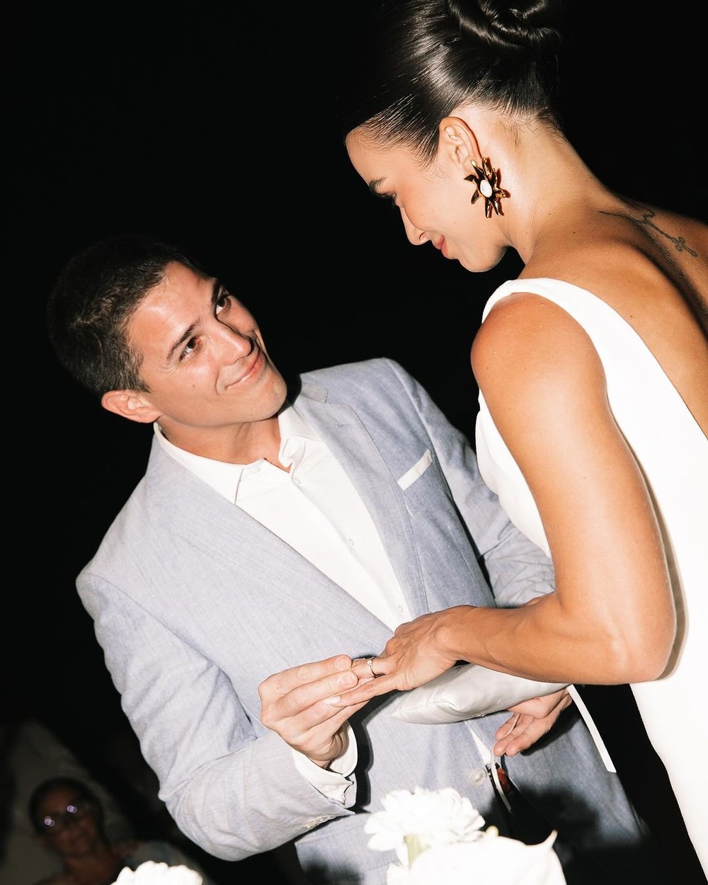Mari Saad e Rômulo Arantes Neto mostram fotos inéditas do casamento