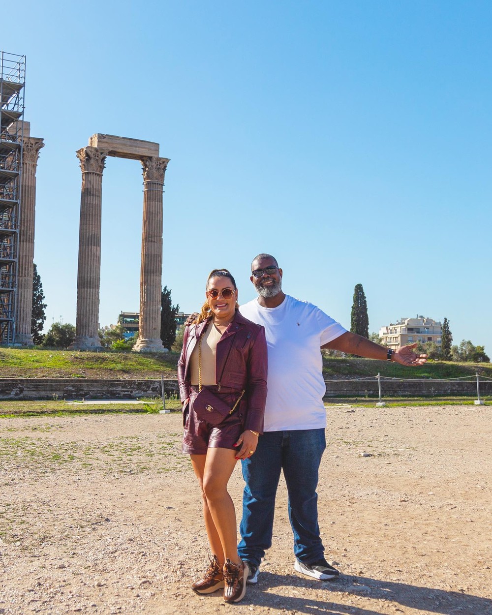 Péricles e a mulher comemoram aniversário de casamento na Grécia