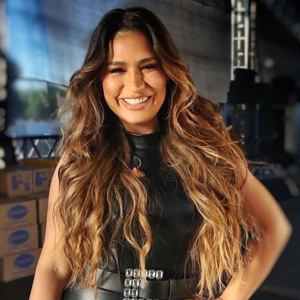 Saiba tudo sobre: Simone Mendes